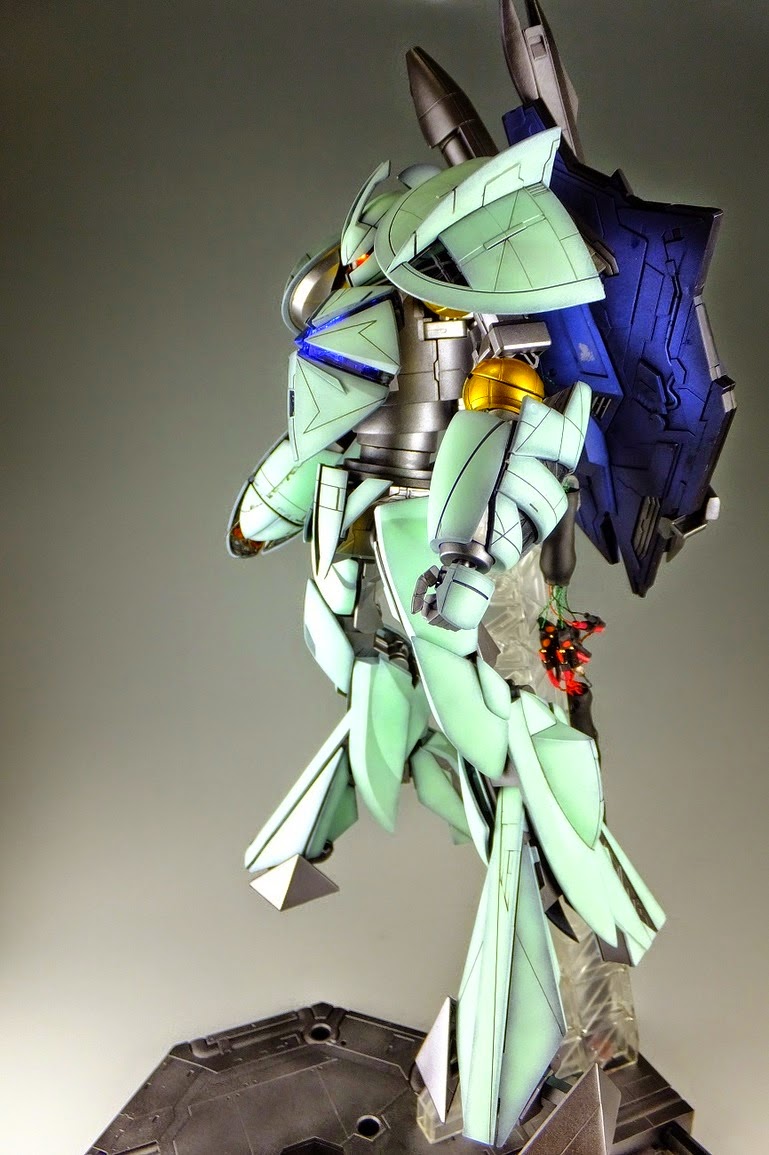 Gundam Family: MG 1/100 Turn X Custom Build with LED