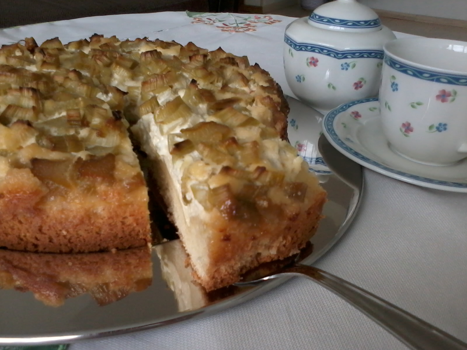 Ja aeg jääb seisma...: Mahlane rabarberikook