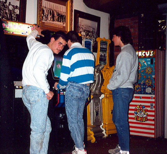 40 Pictures Of Arcades In The ’80s - STATIONGOSSIP
