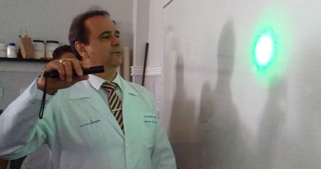 5 - Tire a curiosidade dos alunos mostrando como se olha para o ponto e ...