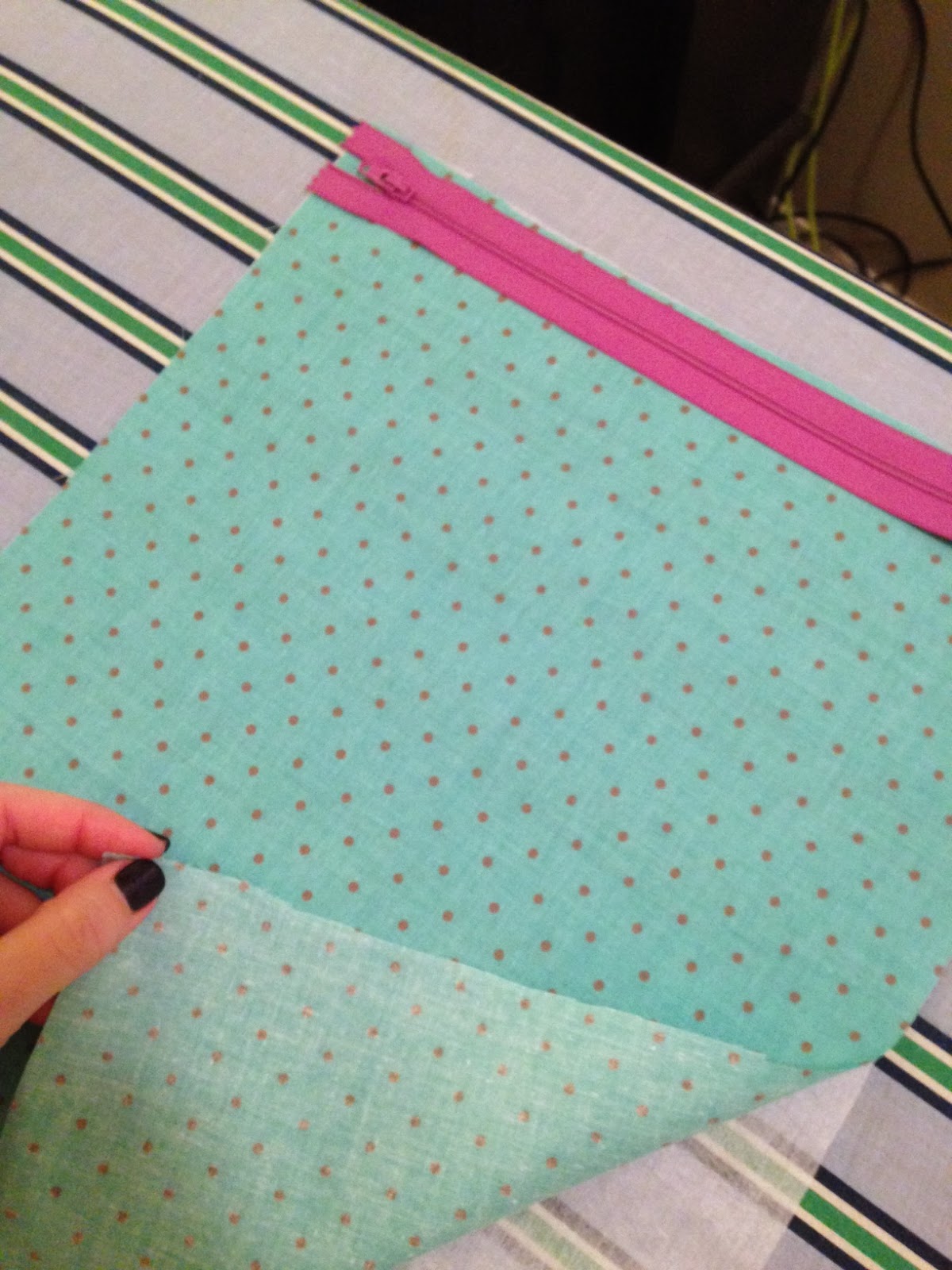 a splendid life: Sewing Tutorial: Zippered Bag