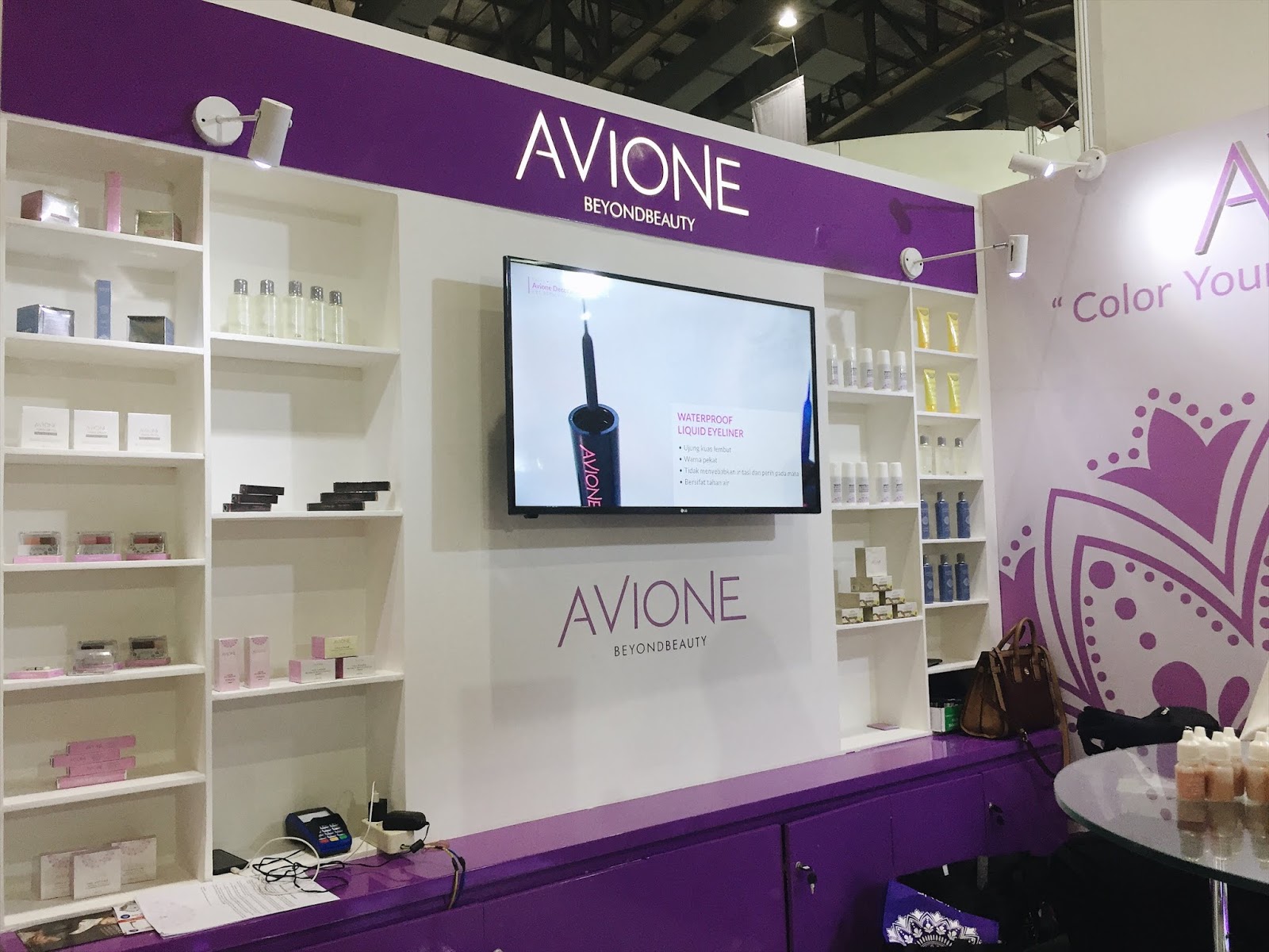 Avione Cosmobeaute Event - Dessy DYL