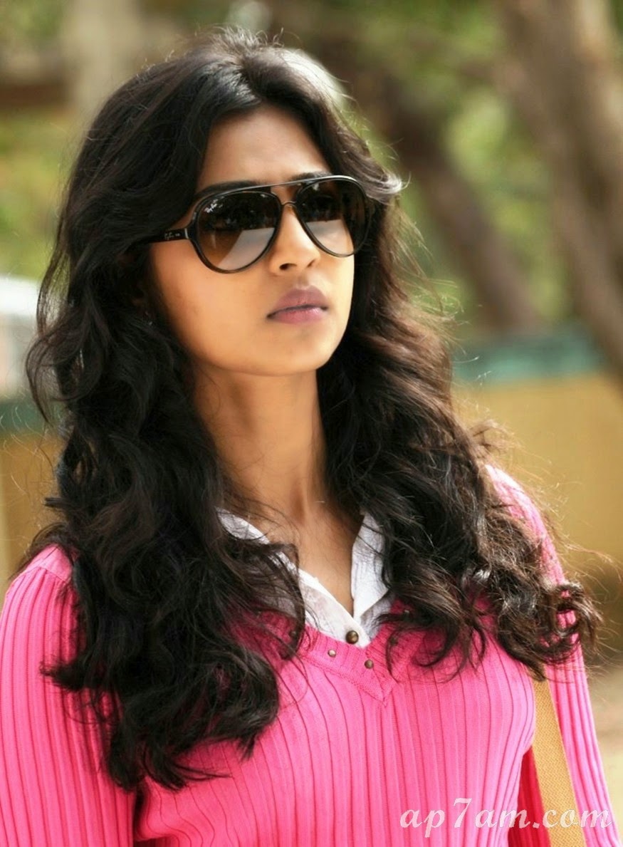 Photos of Hot and Sizzling Bollywood Actress Radhika Apte ~ Funky Pics ...