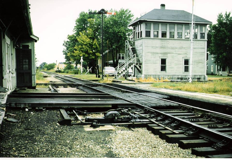 Towns and Nature: Ramsey, IL: Junction Tower: NKP (Clover Leaf) and ...