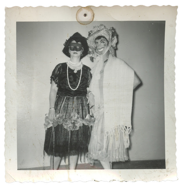 12 Interesting Vintage Snapshot Captured Students in Halloween Costumes ...