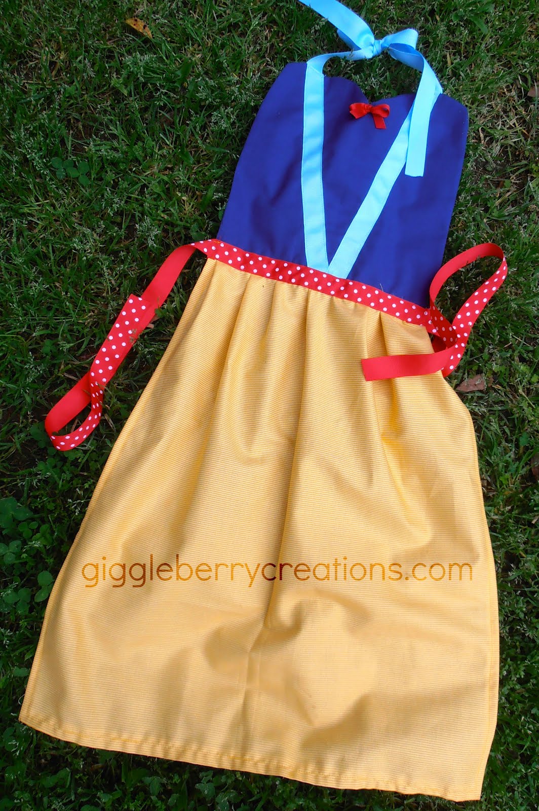 Giggleberry Creations!: Princess Dress-Up Aprons!
