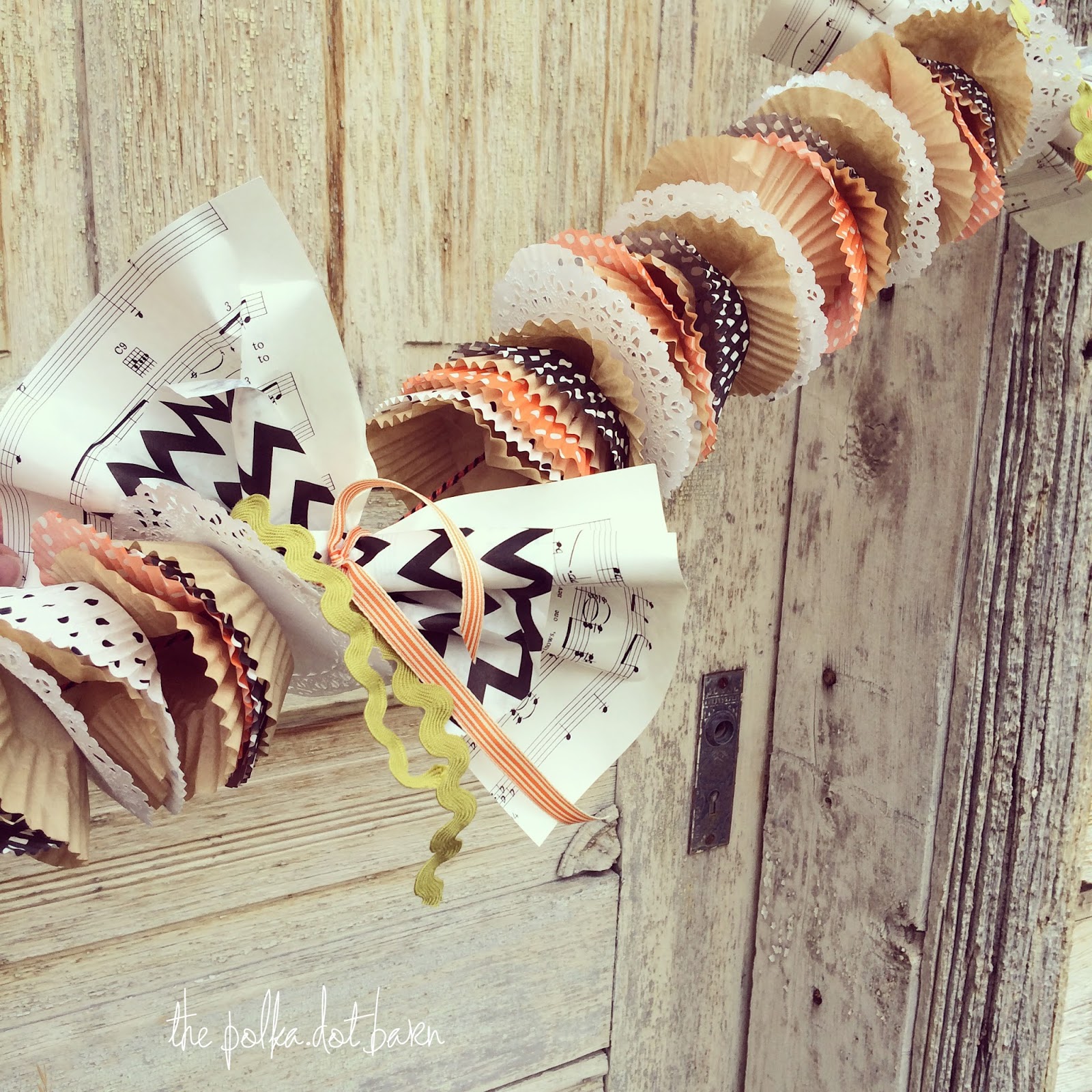the polka dot barn: halloween cupcake garland