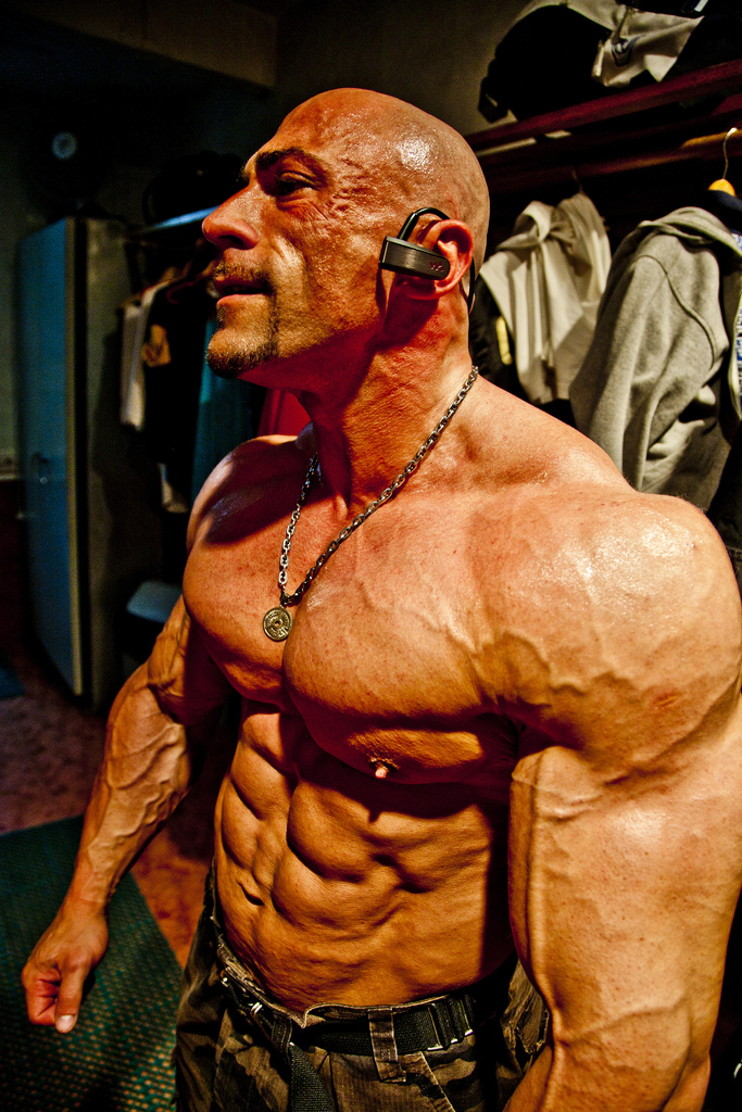 Muscle Lover: Spanish bodybuilder Roberto Del Amo