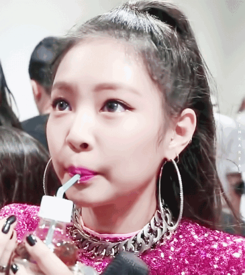 JENNIE'S FIGURE - BlackPinkbuzz