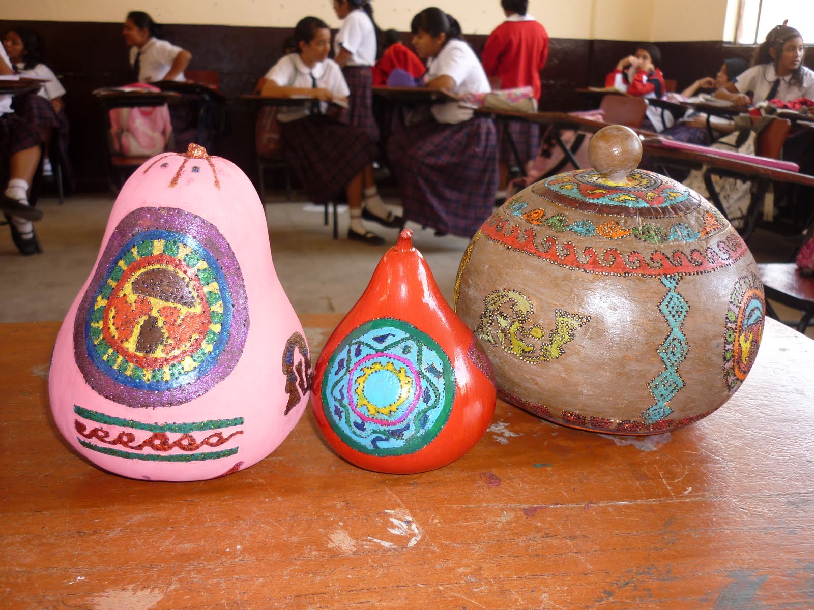 TRABAJAMOS MATES ORNAMENTALES: Trabajamos mates ornamentales en la Escuela