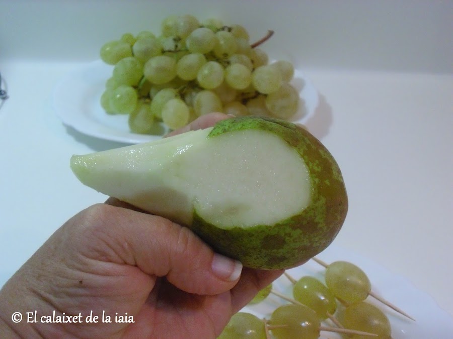 Erizo de pera para las 12 uvas de nochevieja paso a paso | Cocina