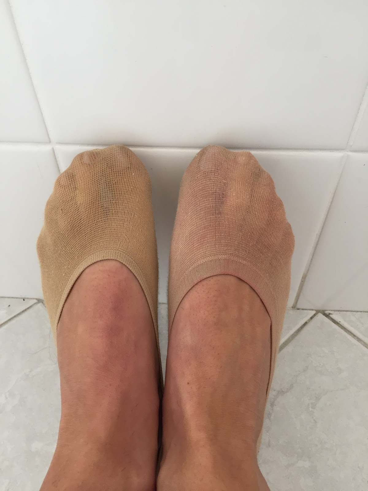 Briddys Feet: Stockings, sockettes, socks, and barefeet PART 1