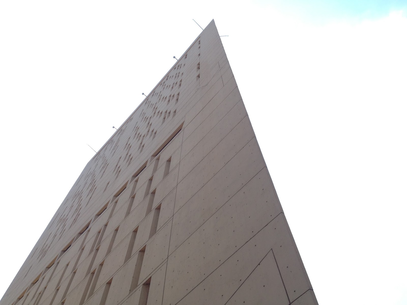 Every goddamn day: 09/26/23: Chicago Shapes #4: The triangle