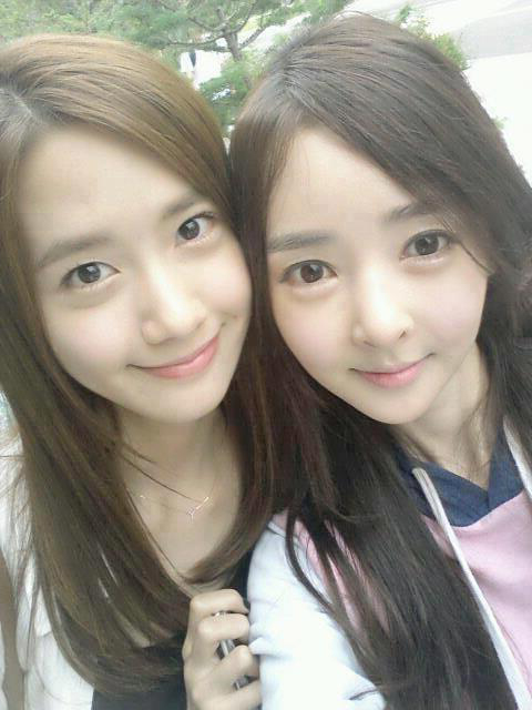 By FT. Art: [Picture] Selca SNSD Yoona with Friend