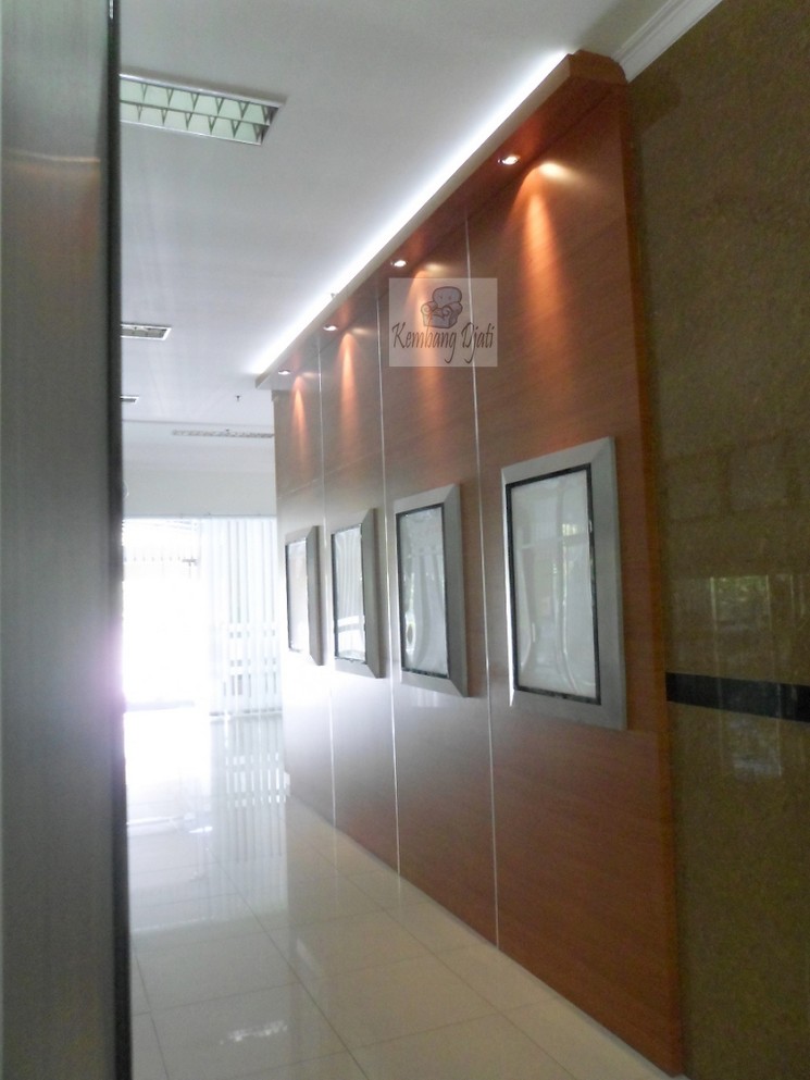 Backdrop Kantor Bahan Multiplek HPL & Pigura Poster Kantor - Furniture ...