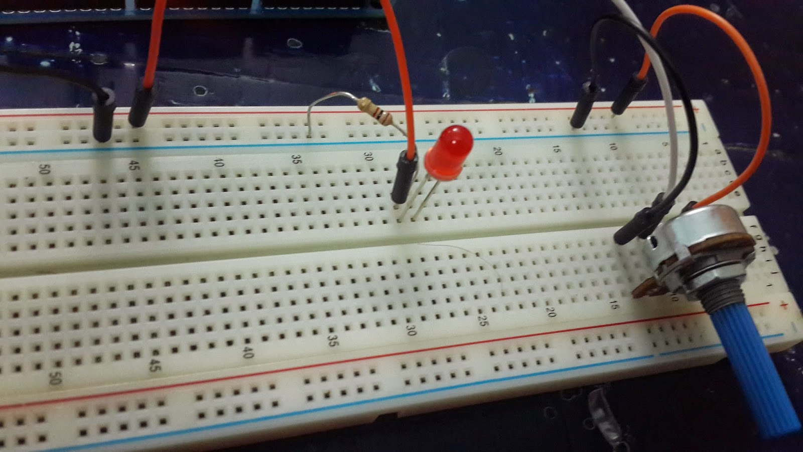 Curso Arduino Mega: Regular el brillo de un LED con un Potenciómetro