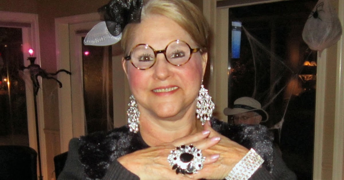 Living As Linda: BOO!