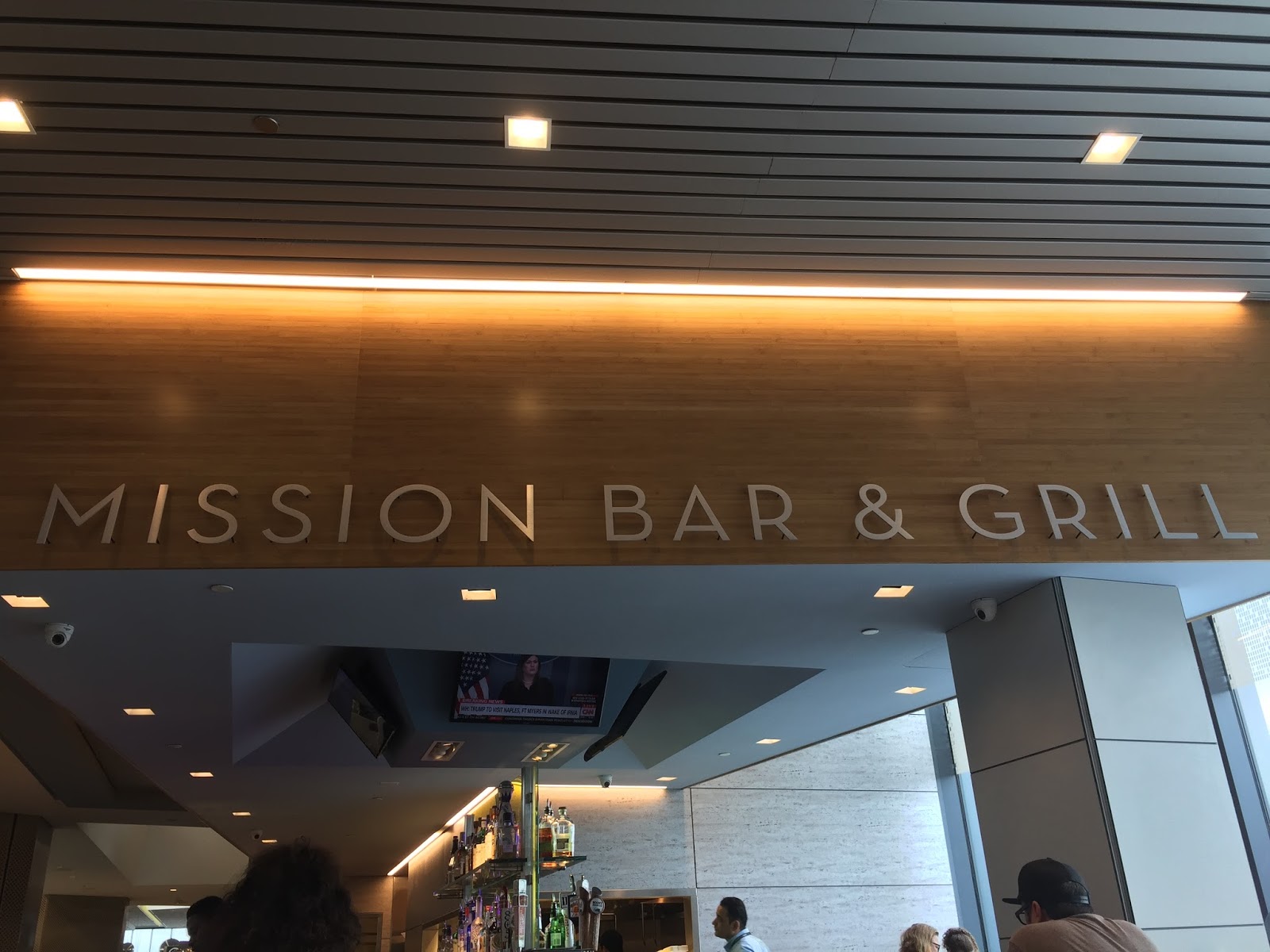 フード＆ワインの日々: SFOグルメ：空港ダイニング Mission Bar & Grill（ミッション バー＆グリル）