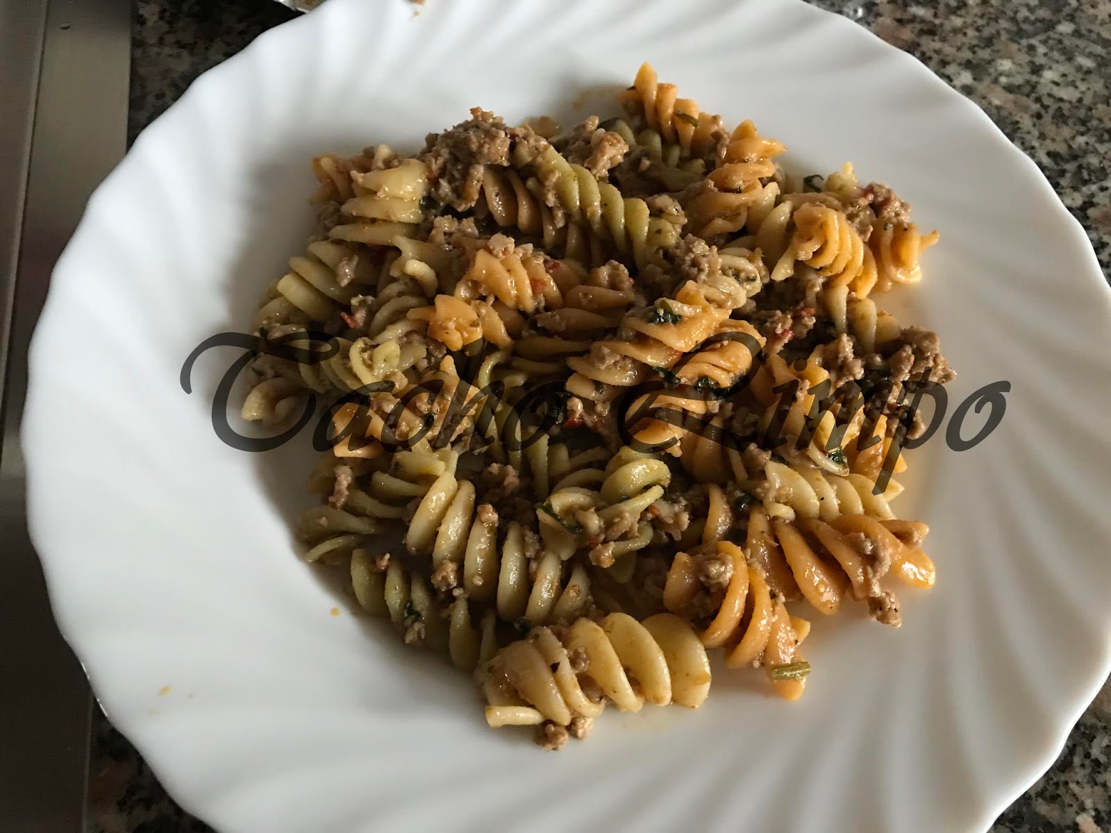 Fusillini com molho pesto - Tacho Limpo