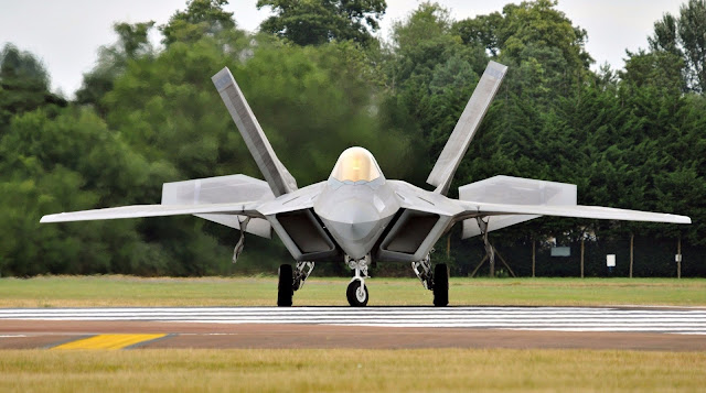 F-22 Raptor Turning on Runway at Langley AFB | Aircraft Wallpaper Galleries
