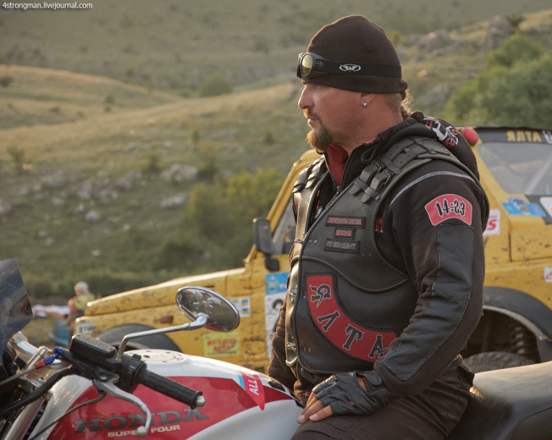 TECH HEIGHT: Bikers motorcycle club "Night Wolves"