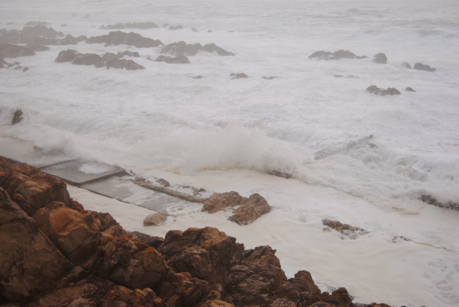 Mossel Bay Weather Observation, South Africa : Photos: Very rough sea ...
