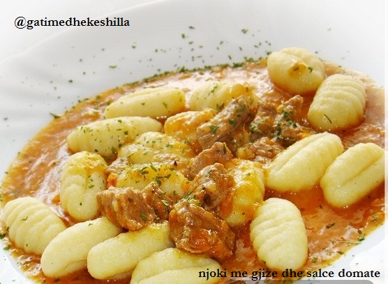 Njoki me gjize dhe salce domate