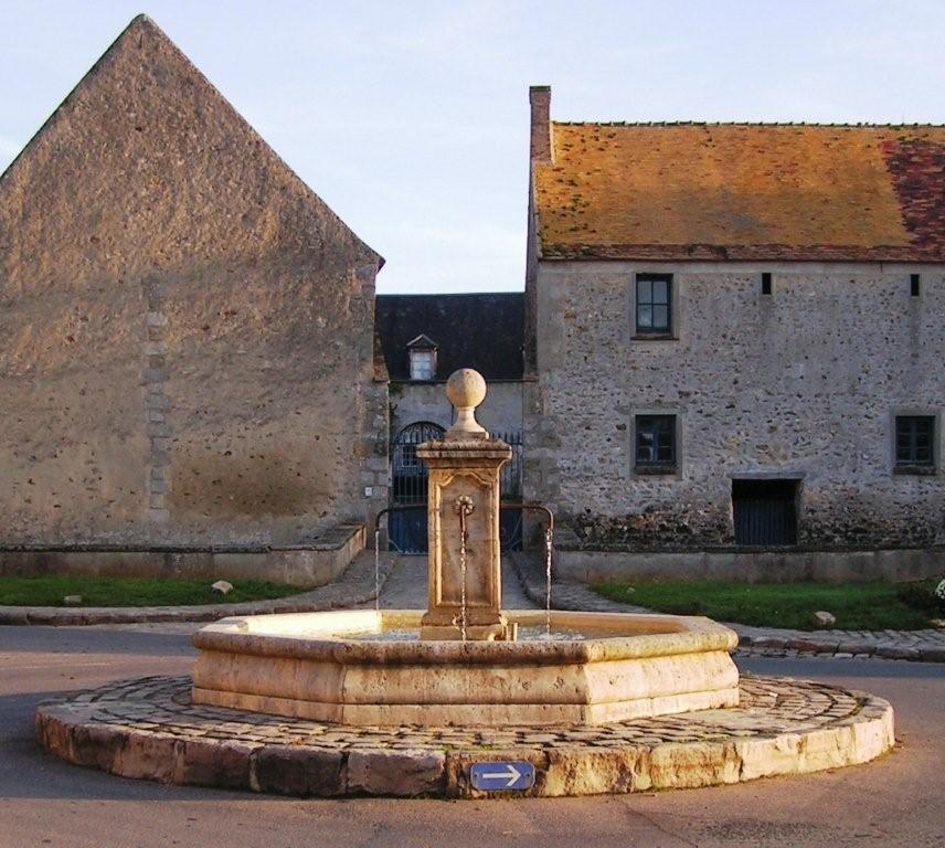 Charmes méconnus du Hurepoix .: JANVRY: le centre du village.