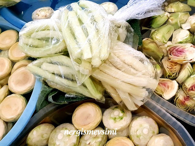 nergismevsimi: ENGİNAR SAPI YEMEĞİ