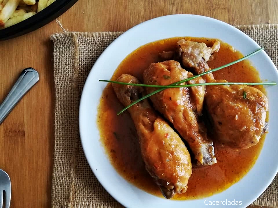 Receta de muslos de pollo en salsa | Caceroladas