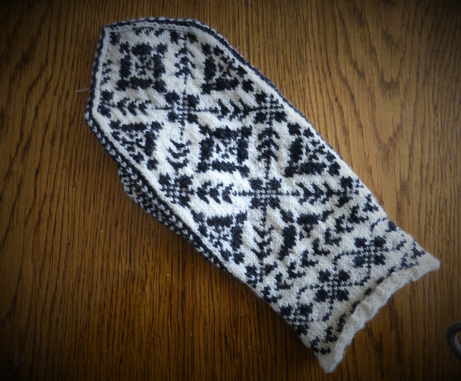 Østerdalsbrura: How to adjust the size of the selbu mitten