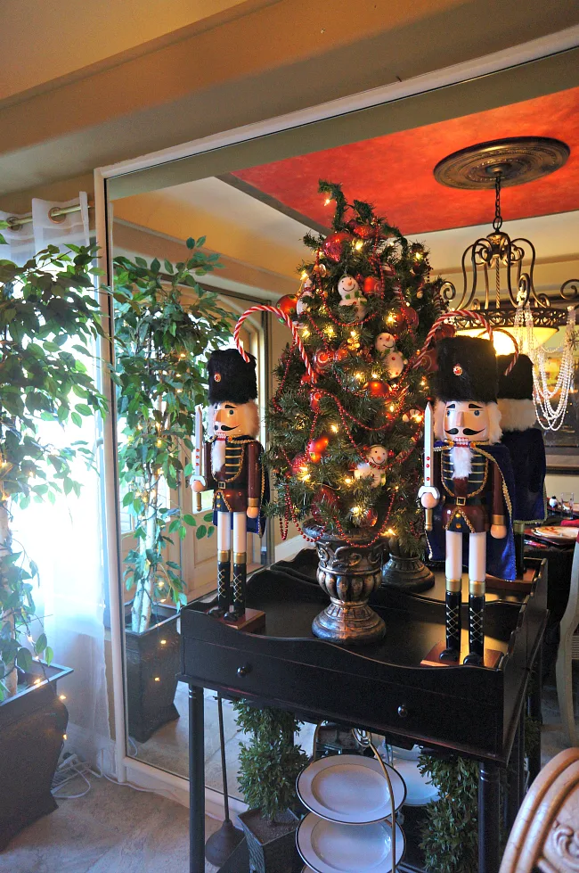 Parade Of Nutcrackers | Life and Linda