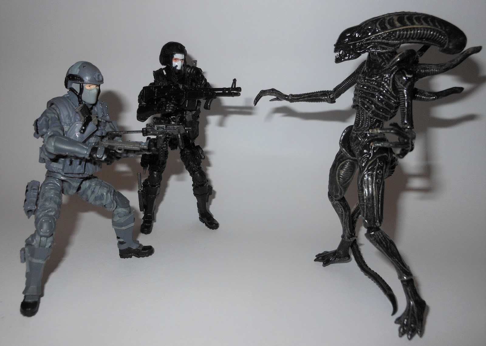 Figuras de Acción A Go-Gó: XENOMORPH SOLDIER (ALIENS: COLONIAL MARINES)