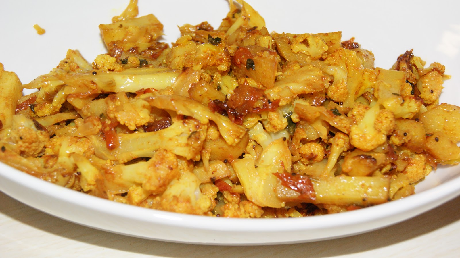 SimpleJoys: Aloo Gobi Fry (Potato and Cauliflower fry)