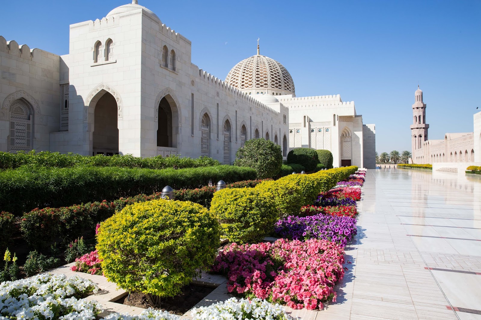 The Garden of Needles: Sultan Qaboos Grand Mosque in Muscat