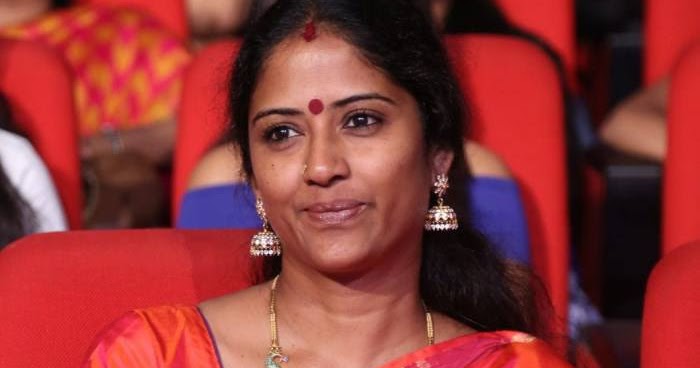 Easwari Rao Latest hot Red Traditional Saree PhotoShoot Images At A AA ...