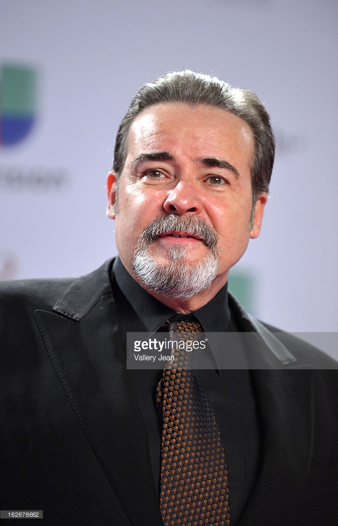 Mundo dos Famosos: Biografia de César Évora