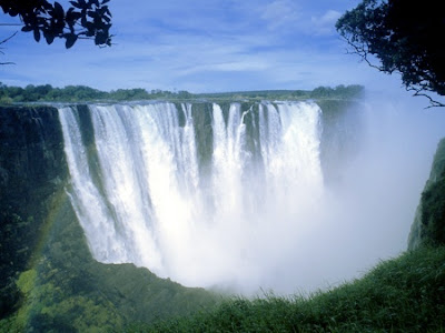 The Victoria Falls the largest waterfalls in the world - World Fun Vacation