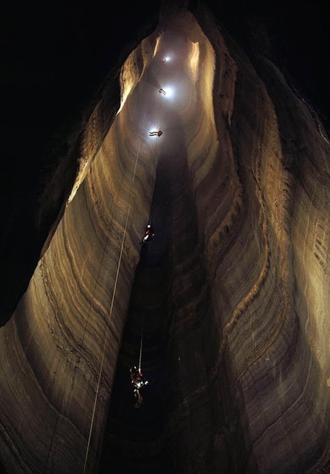 Uma viagem Krubera Cave a caverna mais profunda do mundo | Marte é para ...