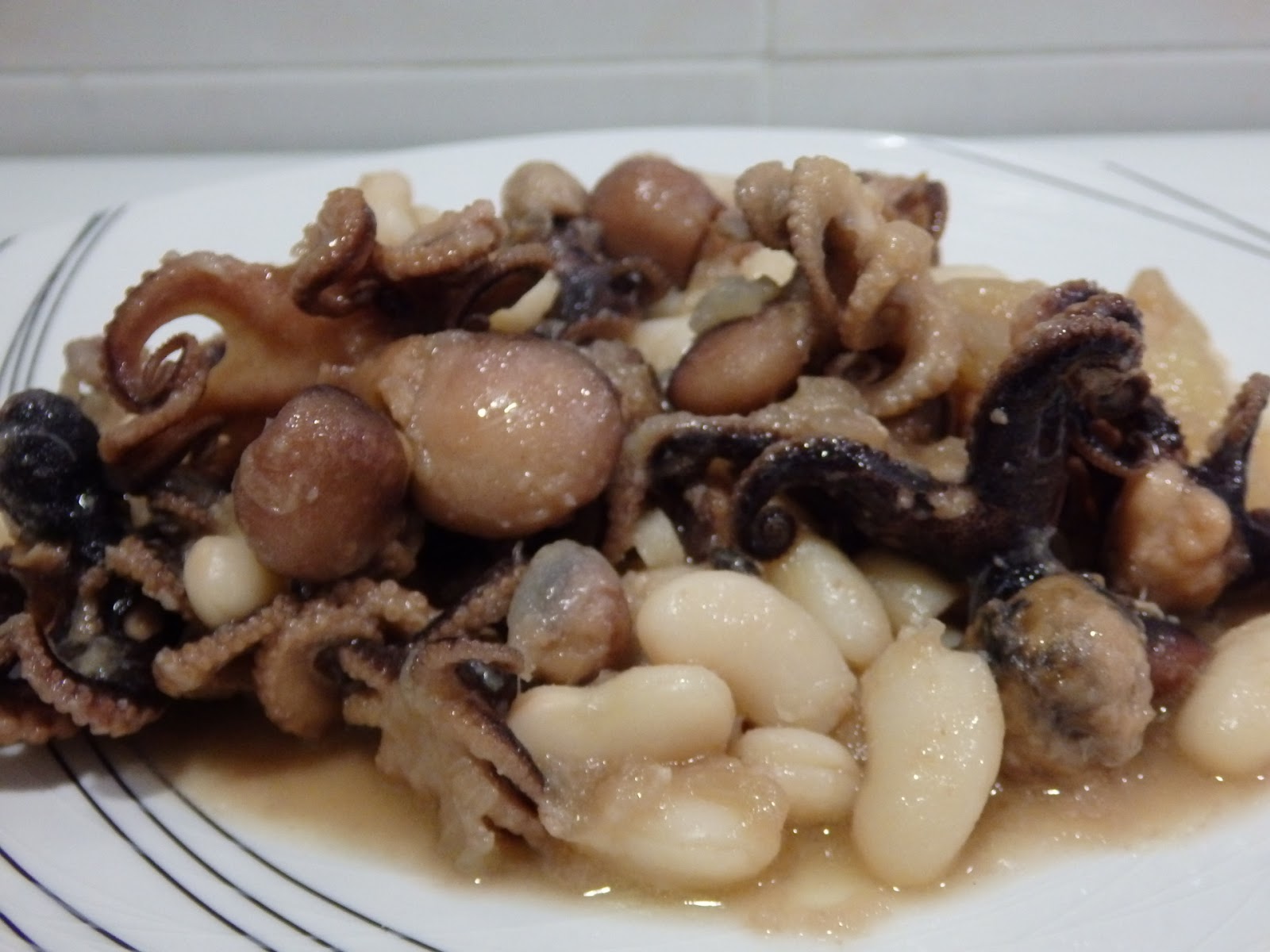 OSUKAA IS COOKING: PULPITOS CON CEBOLLA Y JUDÍAS BLANCAS / BABY OCTOPUS ...