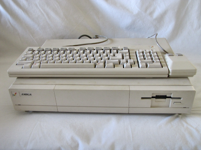 Retro Treasures: Boxed Commodore Amiga 1000