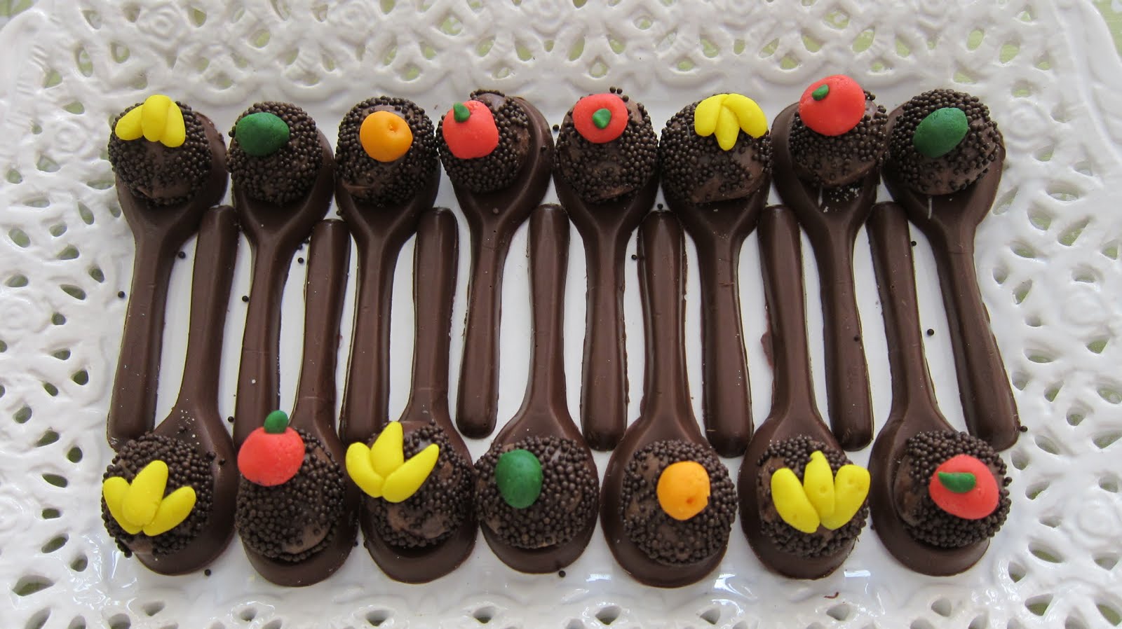 Doces personalizados e artísticos: COLHERES DE CHOCOLATE