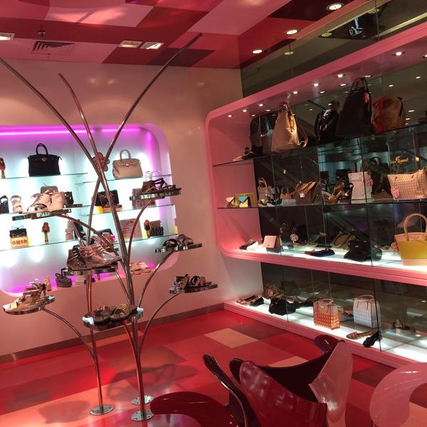 88+ Desain Toko Sepatu Sandal dan Tas Minimalis Paling Keren - Model ...