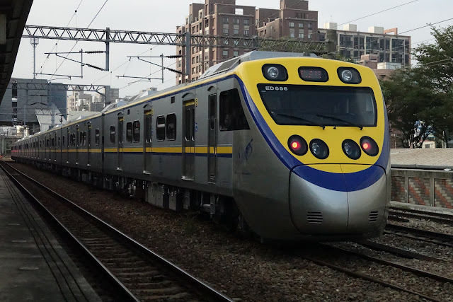 Blair's 鐵道攝影: EMU886電聯車 / TRA EMU886 Electric Multiple Unit