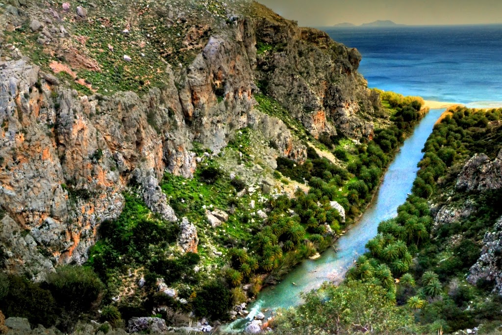 Nomadish: Hiking in gorgeous Preveli gorge