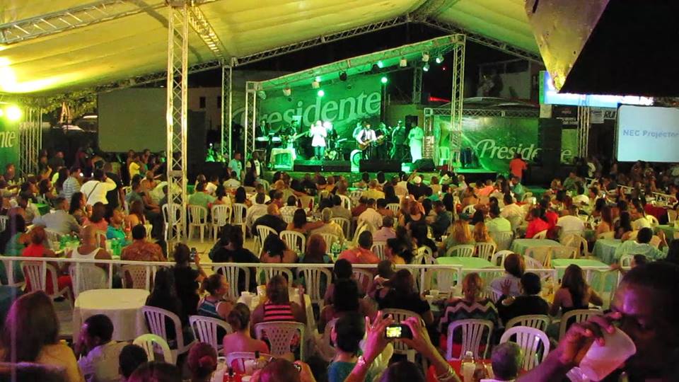 Frank Reyes abarrota Home Run Sport Bar