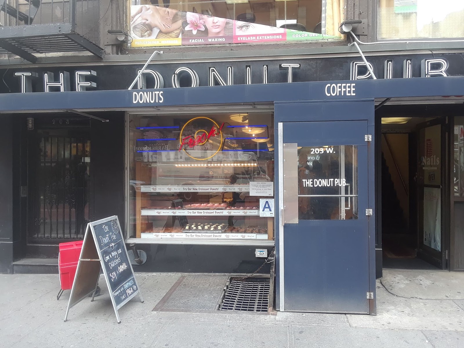 DONT FORGET THE GRAVY: LIKE A SUGARHOLICS TIT - THE DONUT PUB - New ...