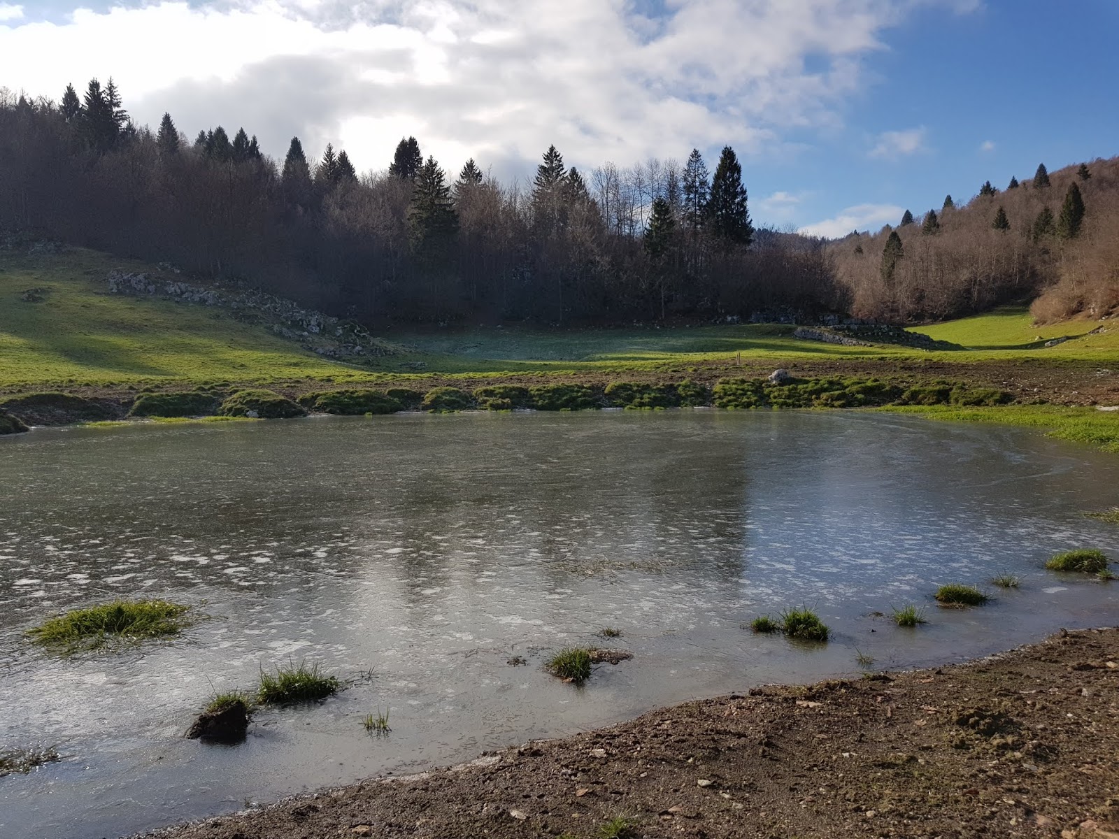 Su strade e sentieri: COL D'ASTIAGO (m. 1.241) - SENTIERO DEL VU - Val ...