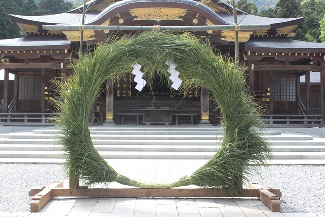 Summer purification ritual in Shinto / Chinowa-Kuguri / Sacred ring of ...