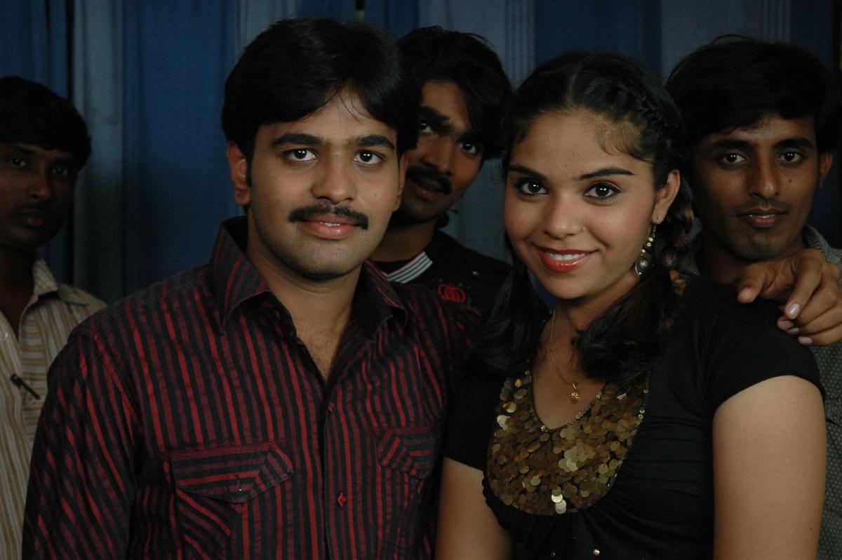 Dhool Movie Stills - Wallwoods